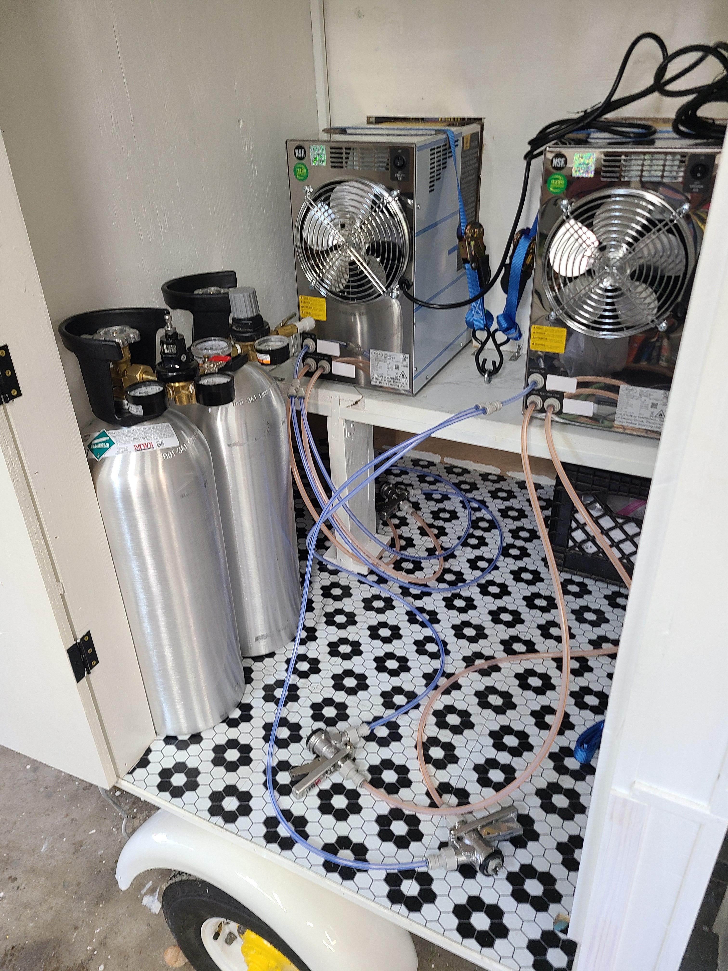 Nice setup in Piaggio with Lindr easy tap Chillers – Tap Your Keg